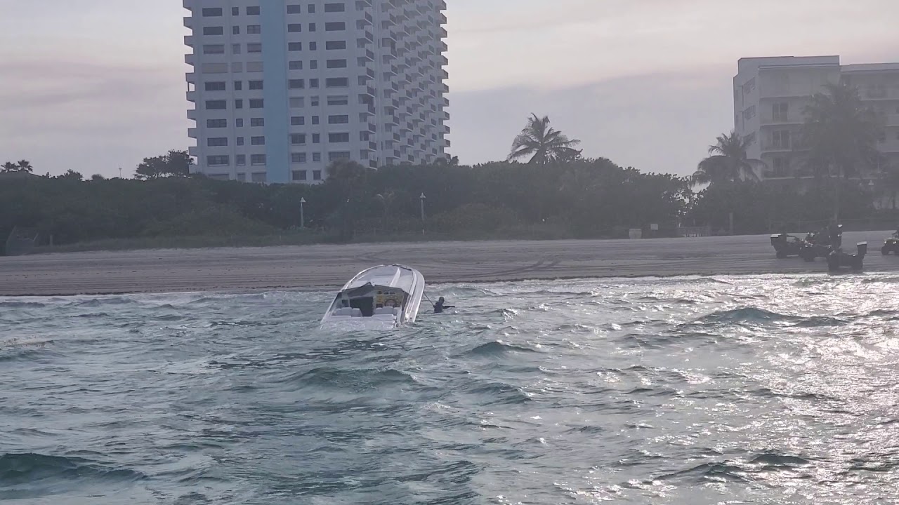 Sinking boat in Fort Lauderdale - YouTube