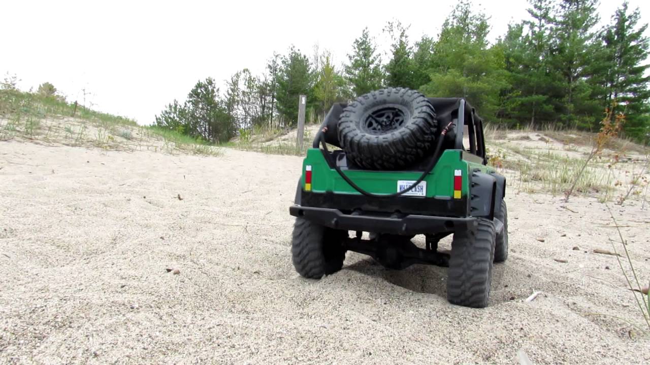 Axial SCX10 Dingo Hitting 'The Dunes' - YouTube