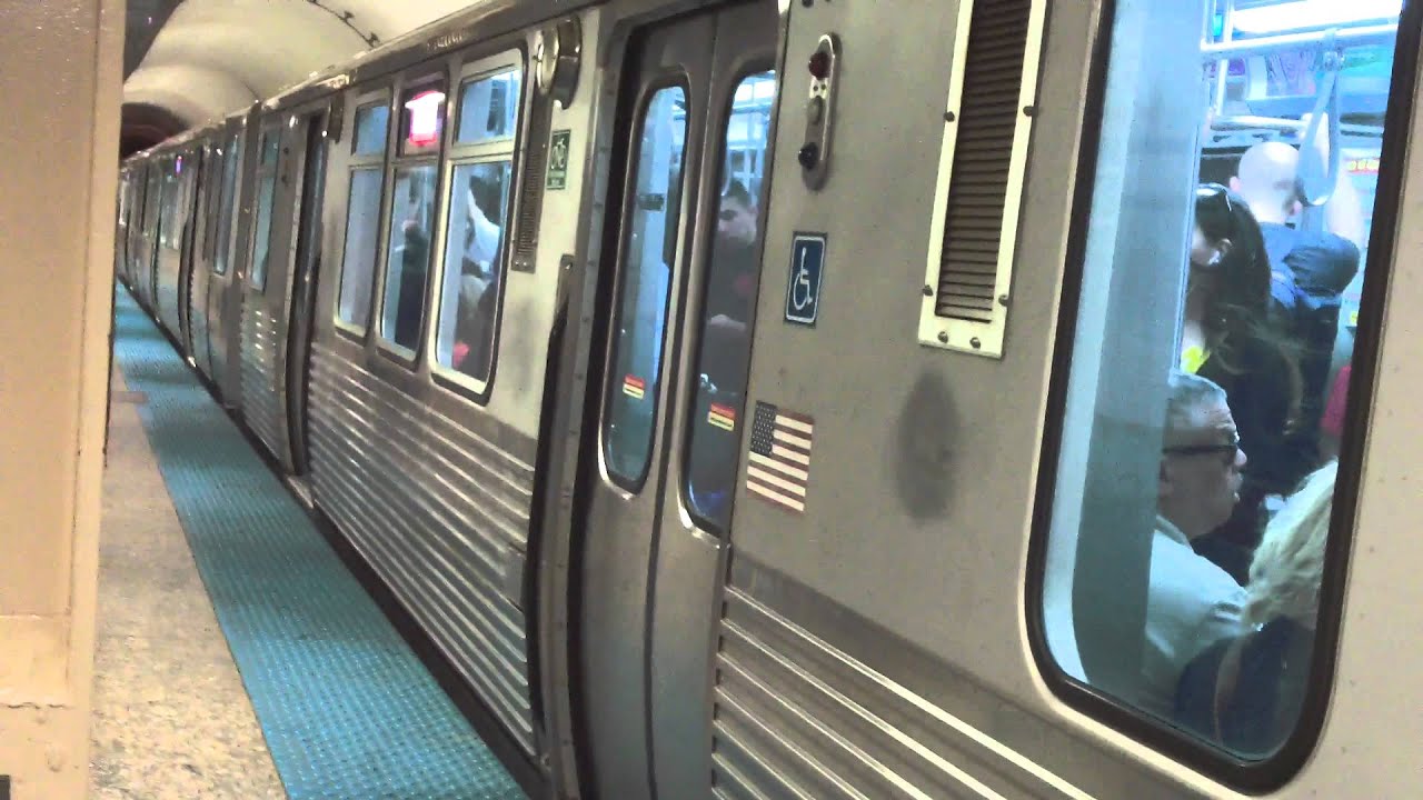 CTA Transit: 2009-13 Bombardier 5000 Series "L" Red Line at Chicago ...