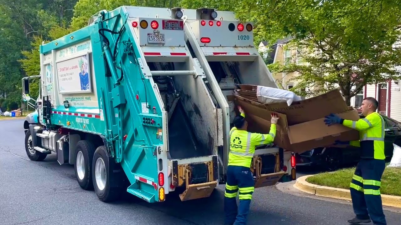 Mack Rear Loader Garbage Trucks Packing Manual Recycle - YouTube