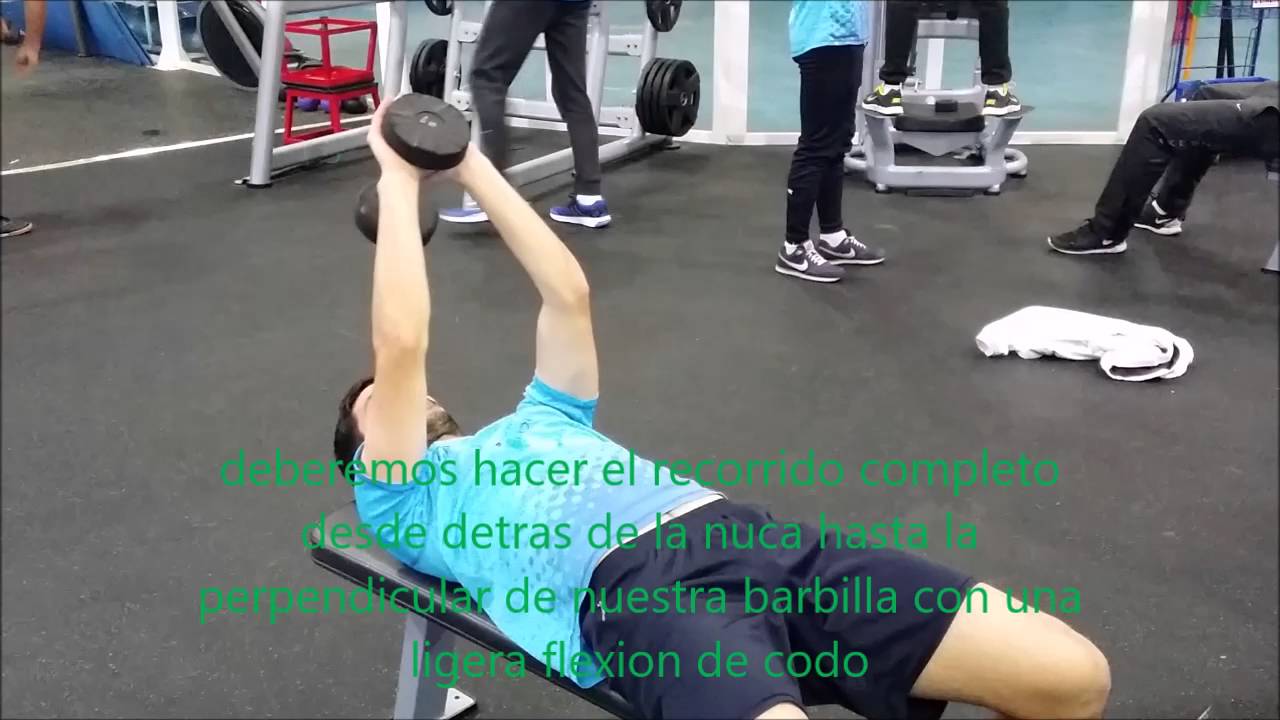 Pull over con mancuernas banco plano - YouTube