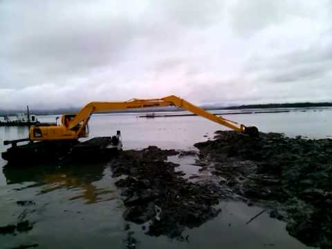 alat berat amphibi excavator amfibi swamp - YouTube