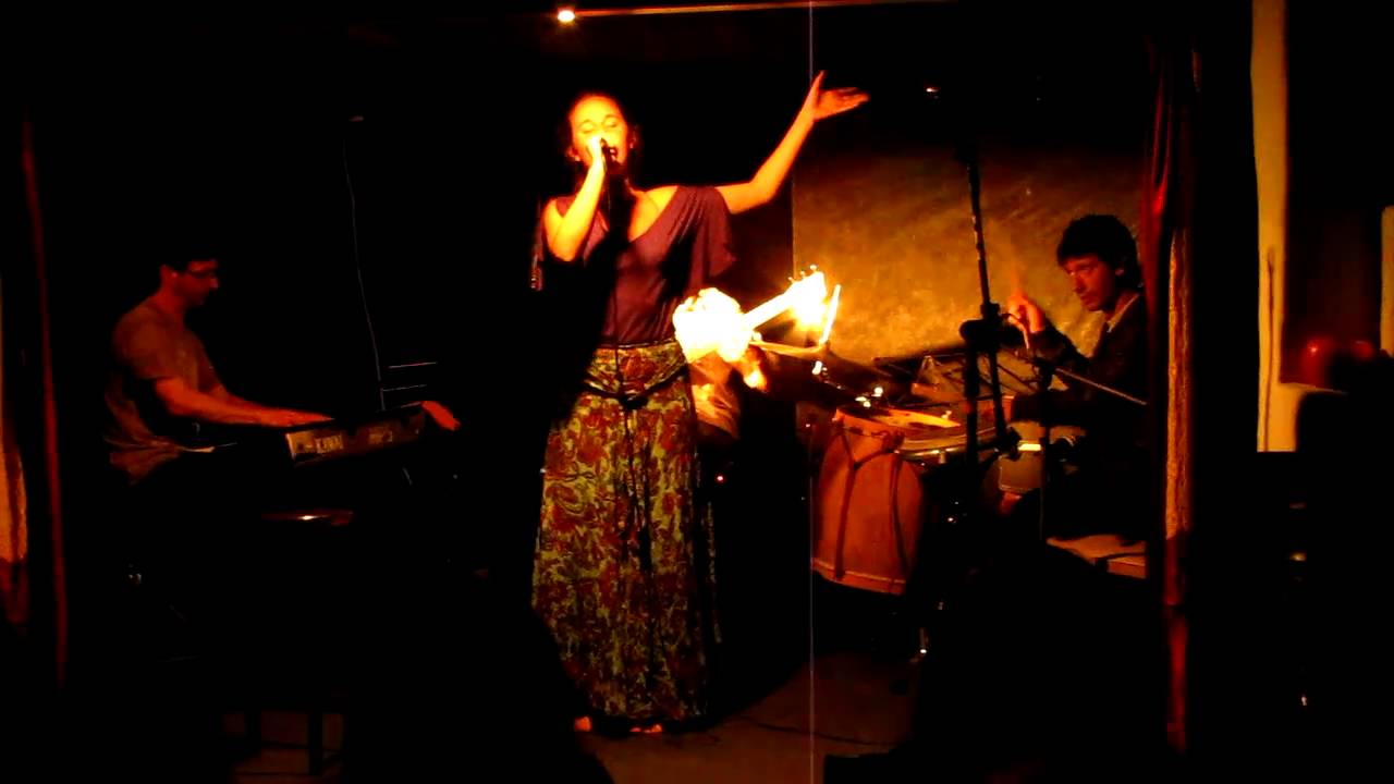 Las Caras de Roberta - Beatriz Durante - YouTube