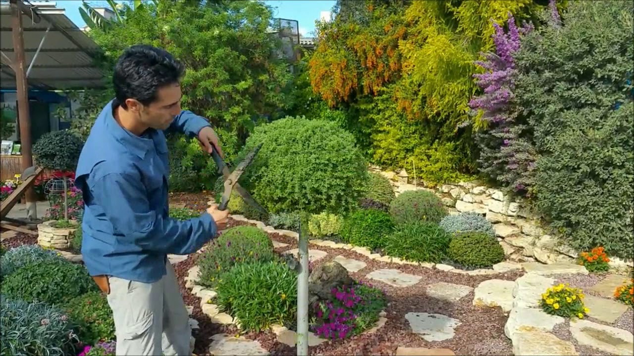 Ben's Igloo Garden Revolving Grow Table - YouTube