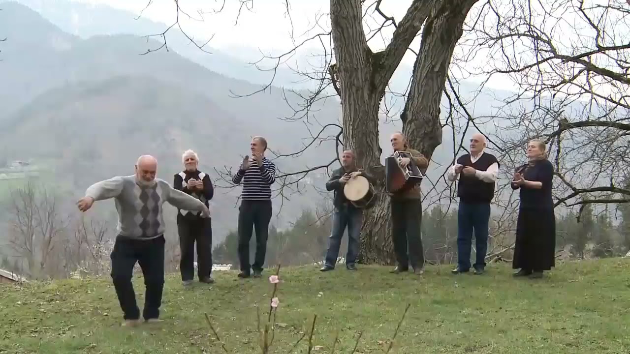 Old Georgian Man Vibing Dancing - YouTube