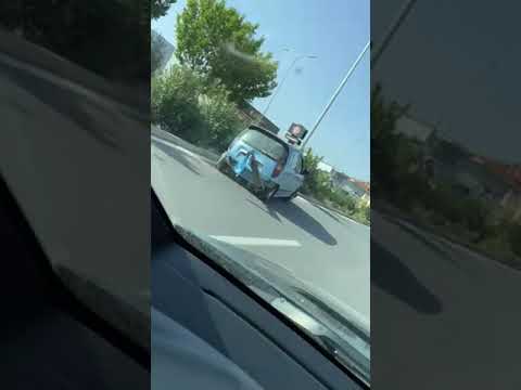 Εφυγε μονος του με τρακαρισμενο αυτοκινητο - YouTube