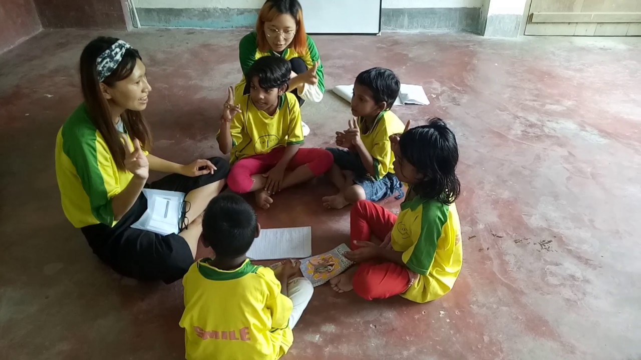 Volunteer teaching Street kids - YouTube