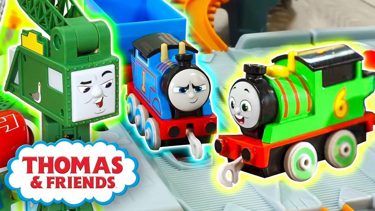 Thomas e Cranky salvano Percy | Parata di Sodor | Attento, Thomas - YouTube