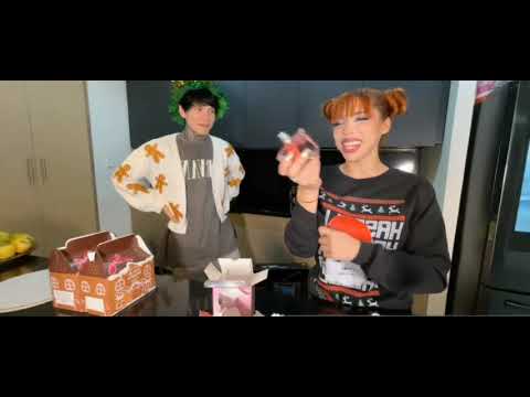 CRY LE DA EL REGALO A YERI MUA // CRYMUA NAVIDEÑO #crymua - YouTube