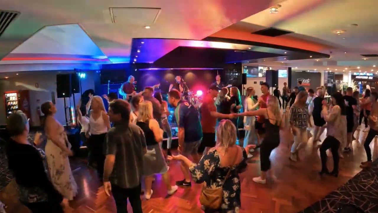 Live at Redcliffe Leagues Club (Dolphins) 30 April 2022 - YouTube