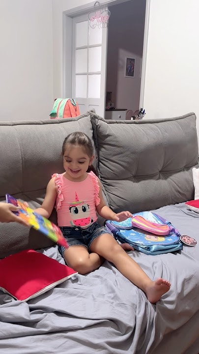 Comprando material escolar pra minha filha de 4 anos - YouTube