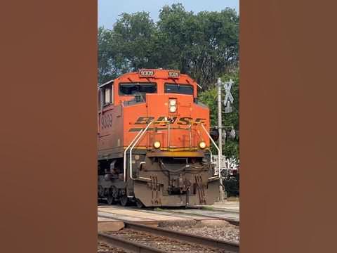 BNSF 9309 leads slow manifest train past sugar grove! - YouTube