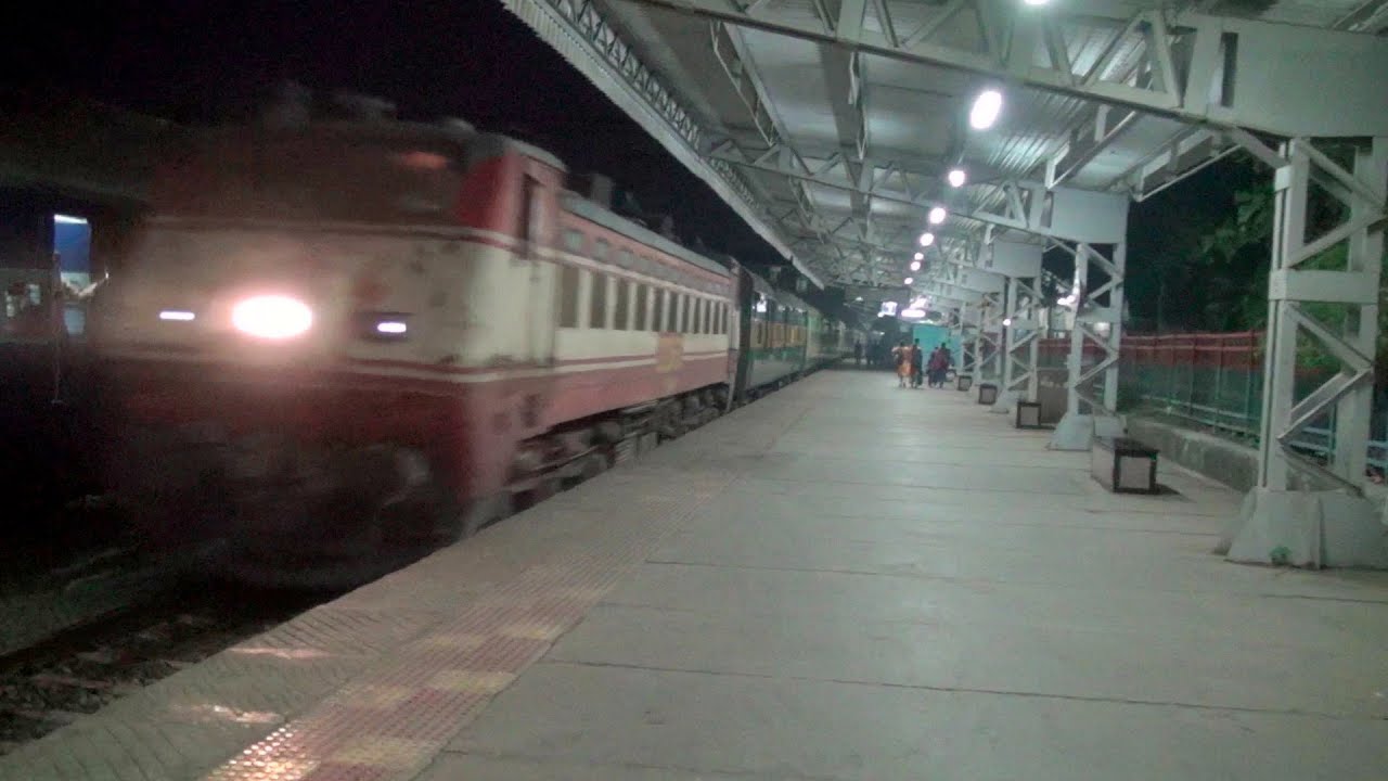 Madly Honking Superfast Yuva Express Overtaking Virar Surat Shuttle at ...