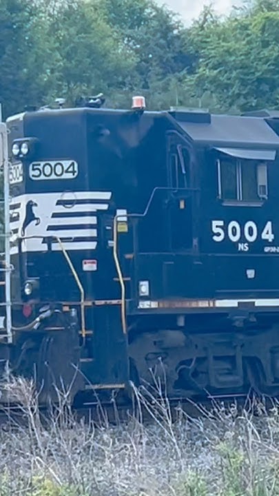 NS #5004 high-hood spotted on train 15R - YouTube