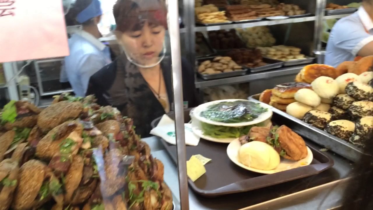 Hu Guo Si Snack Bar - Beijing - China (1 last) - YouTube