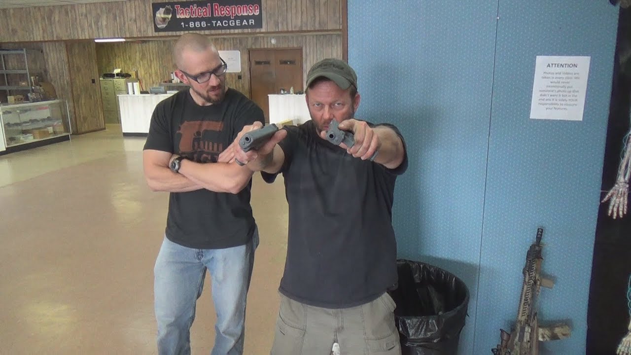 How to Dual Wield Pistols - YouTube