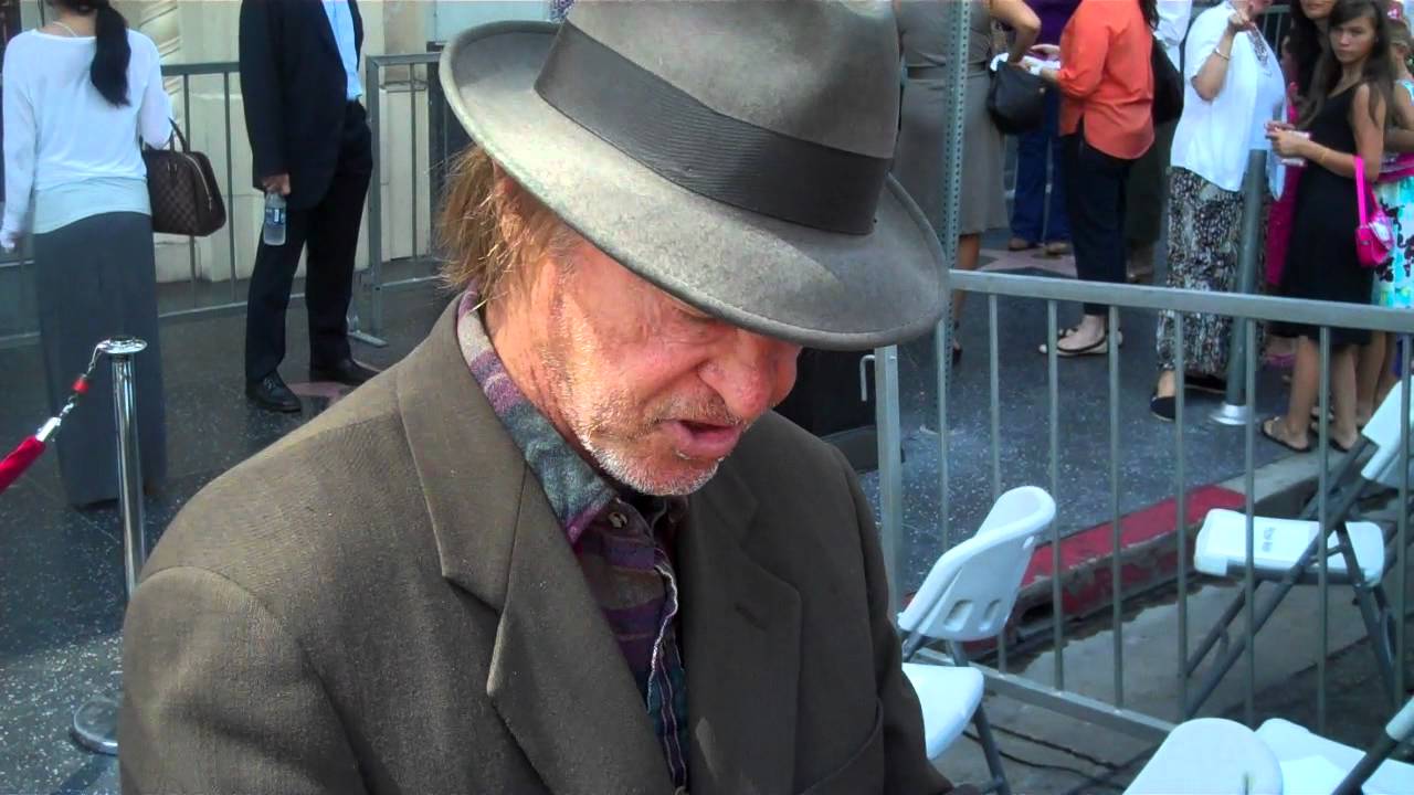 tracy walter signing autographs at danny devito star ceremony 8 18 11 ...