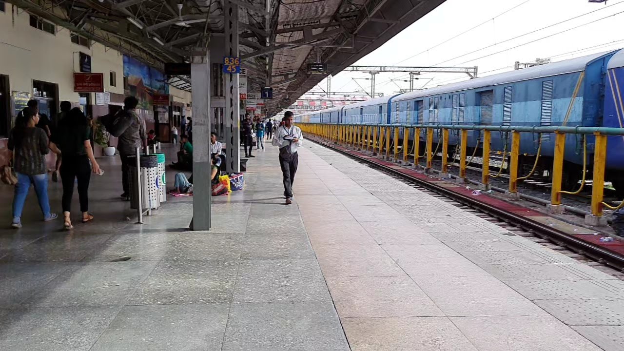 Bhopal-Jodhpur Express Clear Train Announcement at Bhopal Jn. - YouTube