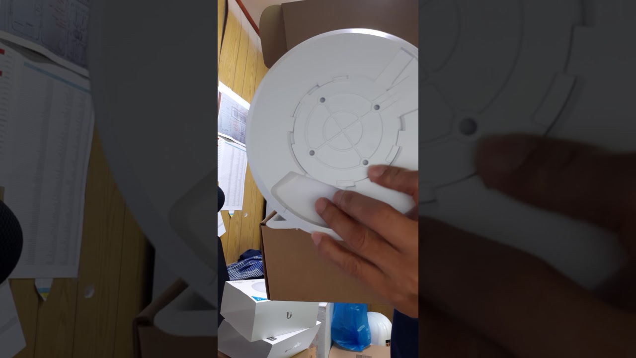 UAP-AC-LR Unboxing - YouTube