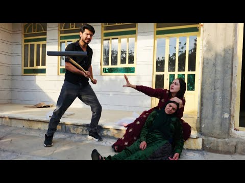 Does Maryam know Omid's real family and hide it?