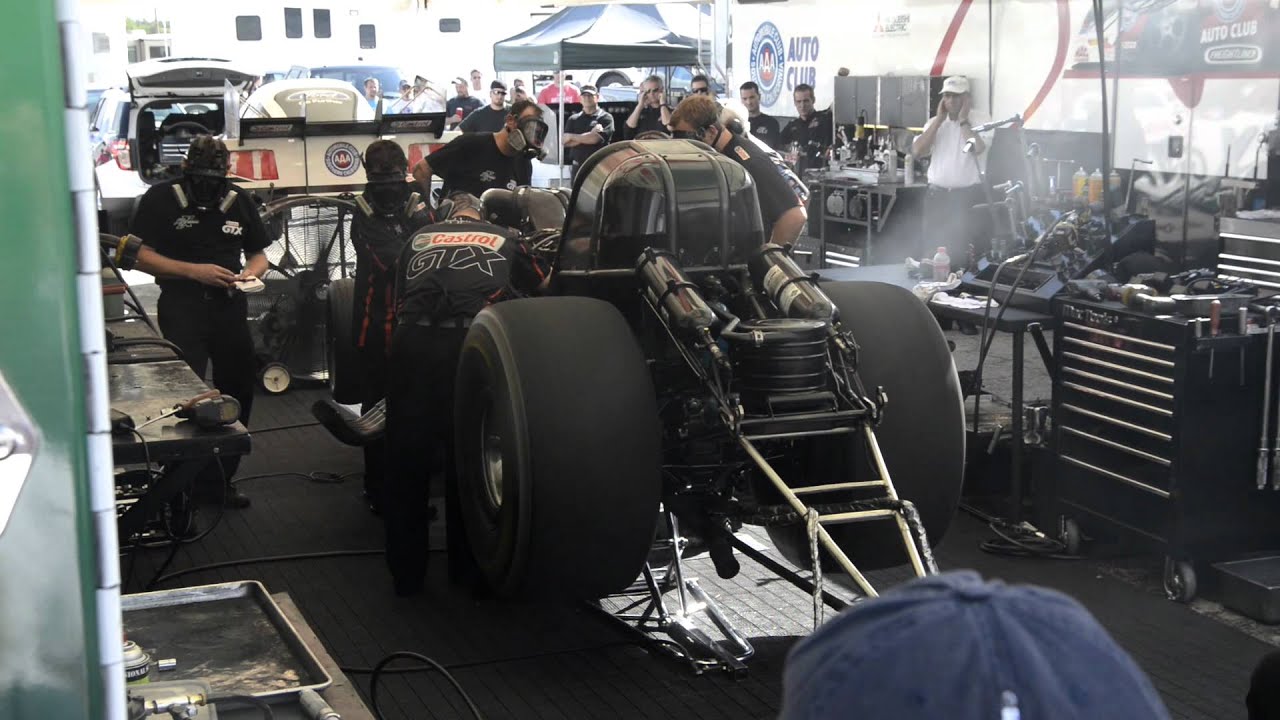 Mike Neff - Fuel Funny Car warm-up - YouTube