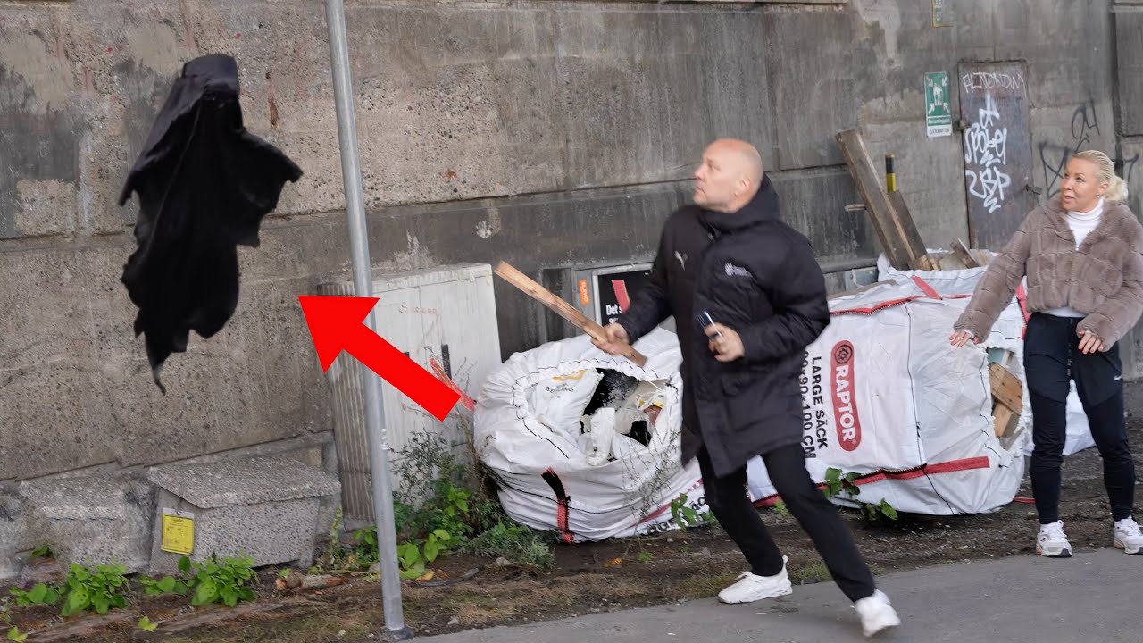 Halloween Floating Demon Prank 👻-Julien Magic - YouTube