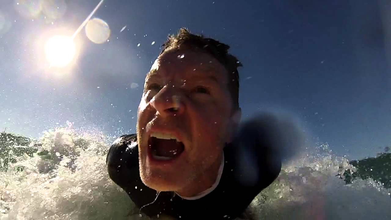 Daddy ripping 2 foot waves - YouTube