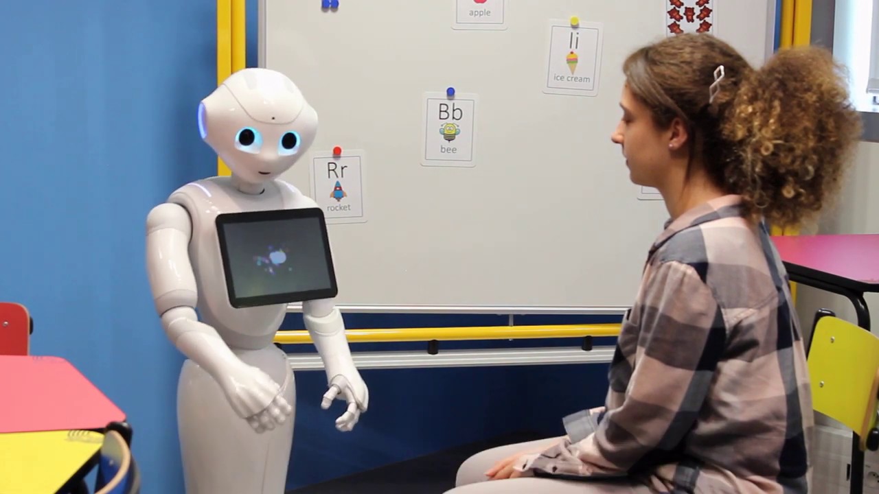 Personalized robot narrator with adapted emotional body language - YouTube