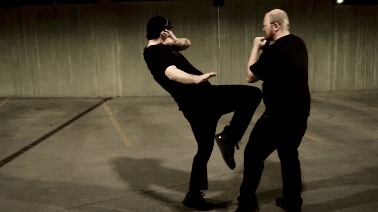 How To Muay Thai Knee For Street Fights │ Long Knee - YouTube