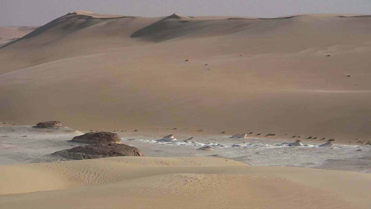 Howling Winds in the Western Desert - YouTube