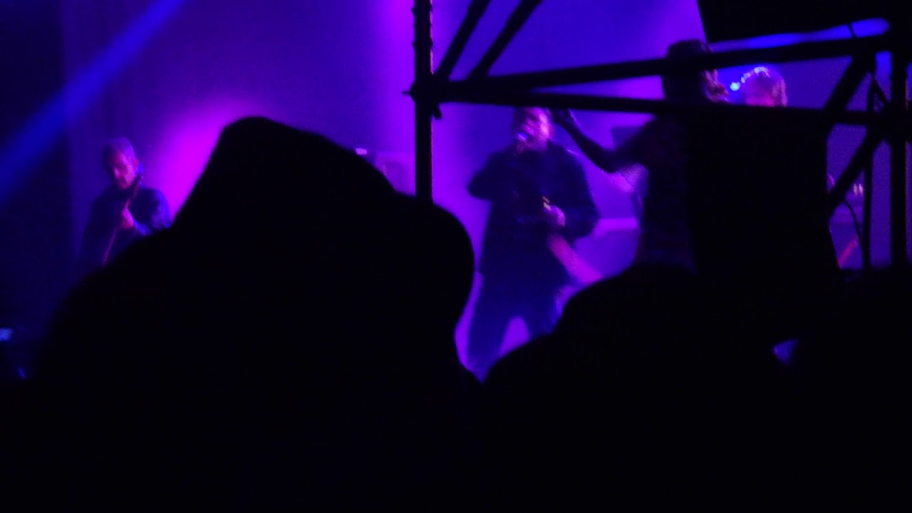 Happy Mondays - Bez dancing - YouTube