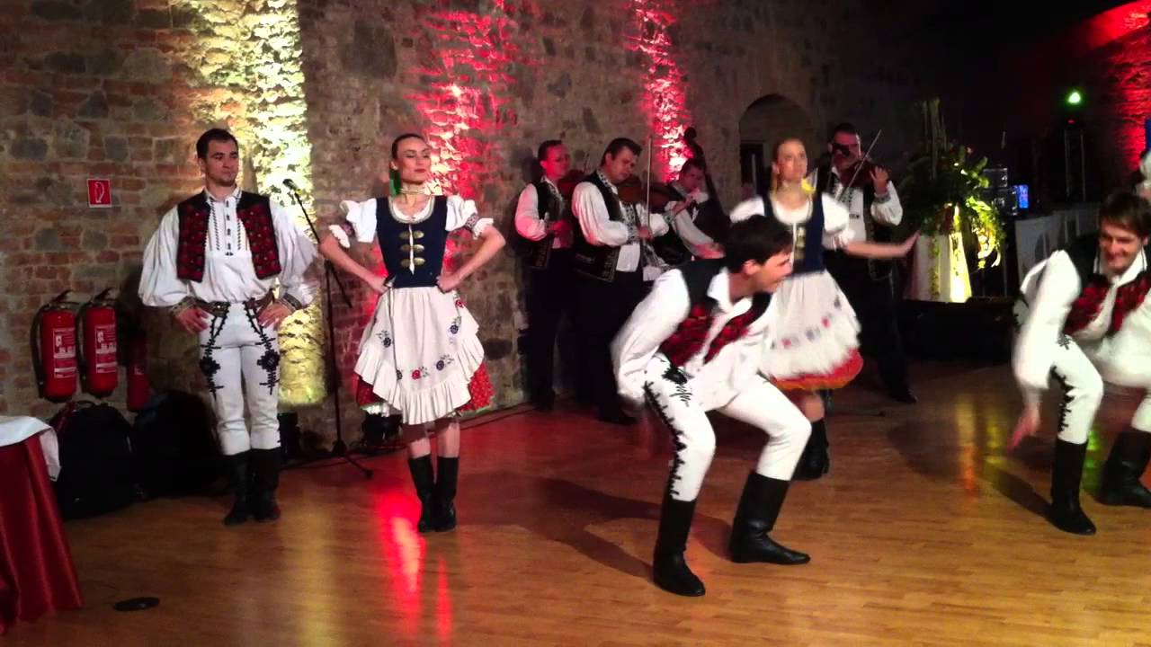 Baile tradicional de Eslovaquia - YouTube