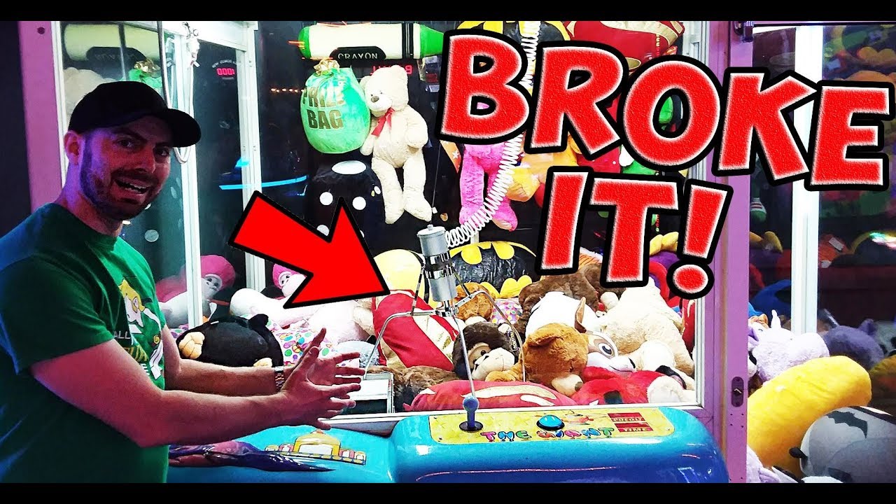 I Broke The Giant Claw Machine At Bowlero Arcade! ArcadeJackpotPro ...
