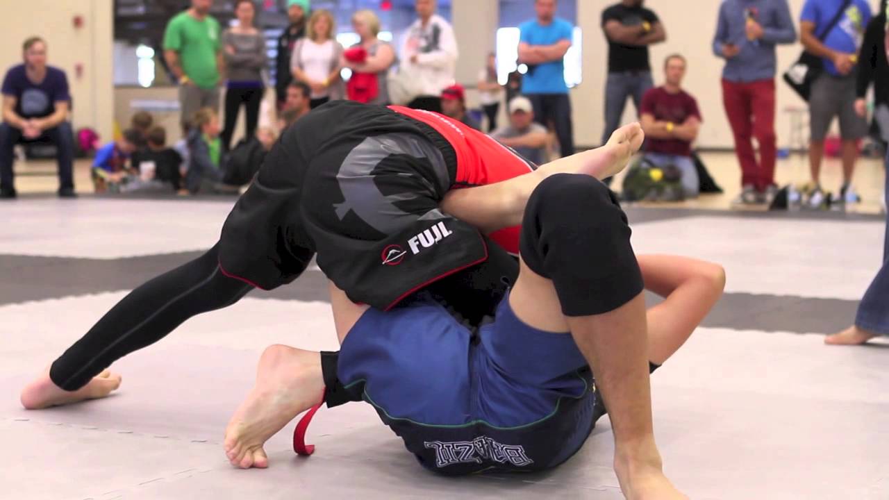 Liam Moss vs Huthayfah Penney - YouTube