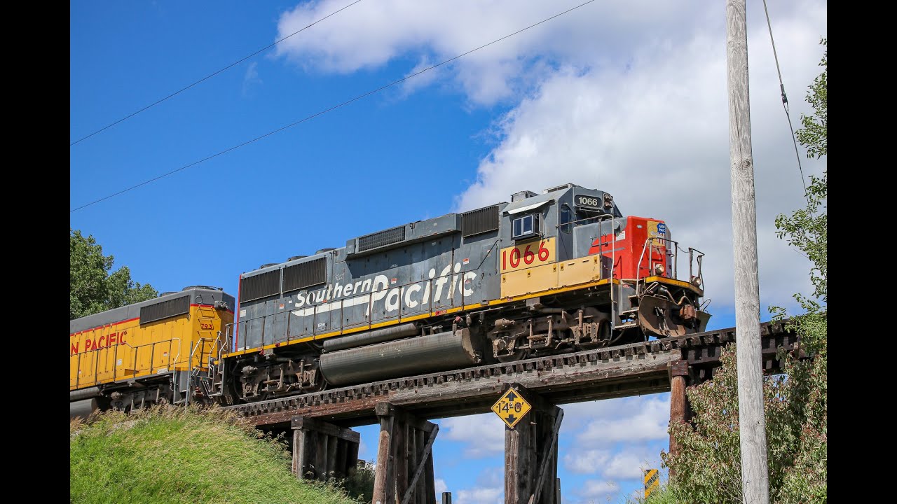 Chasing LMN34 with ex SP 9758 leading (UP 1066) - YouTube