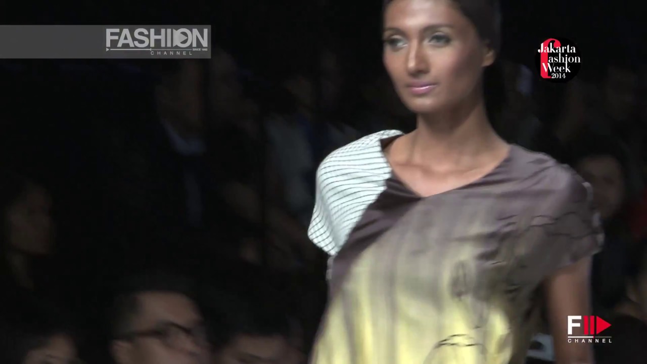 "ISIS" Jakarta Fashion Week 2014 HD by FashionChannel - YouTube