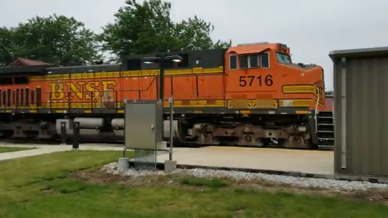 BNSF #5716 LEADS THIS EAST BOUND MANIFEST - YouTube