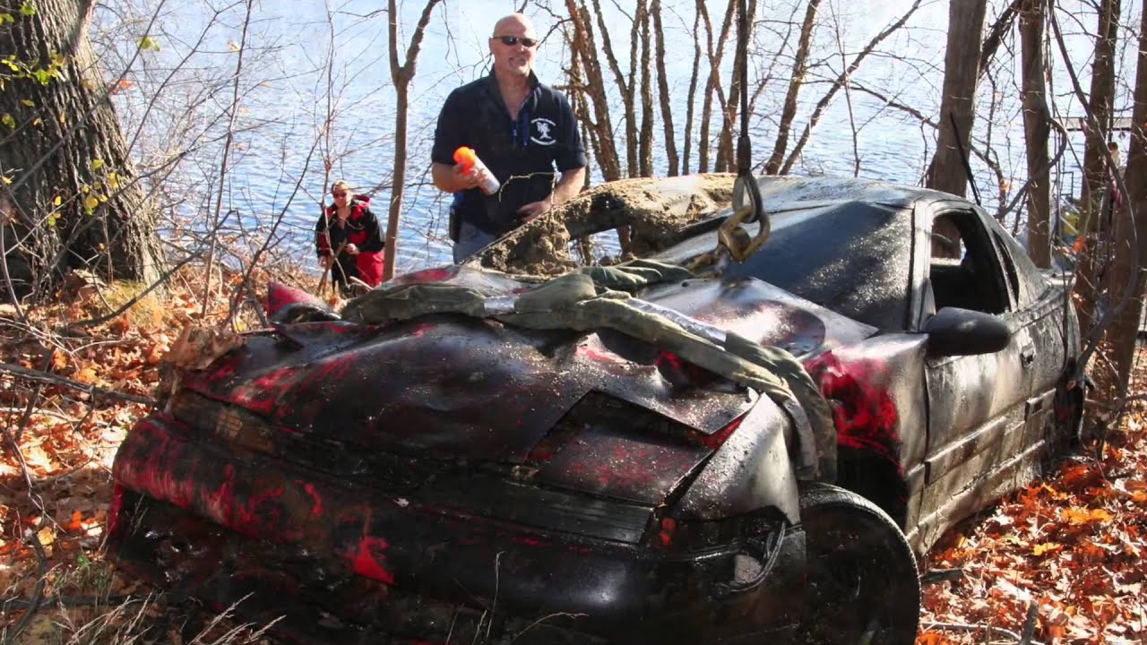 2 cars pulled from river 1080 v2 - YouTube