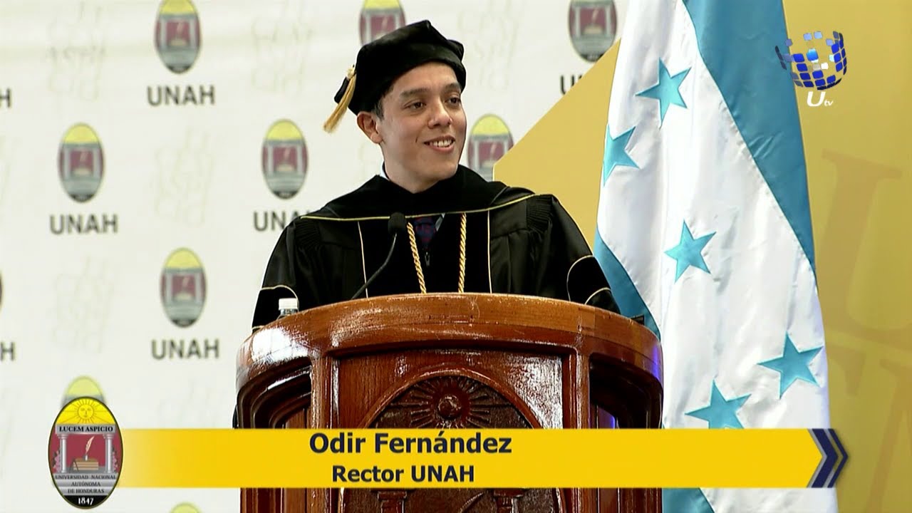 Juramentación y discurso del rector Odir Fernández durante primera ...