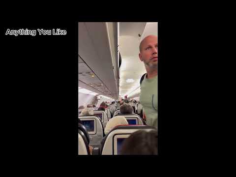 Kadın Voleybol Milli Takımımız, tarifeli uçakla döndü I Özel uçak tahsis edilmemesine tepkiler var.