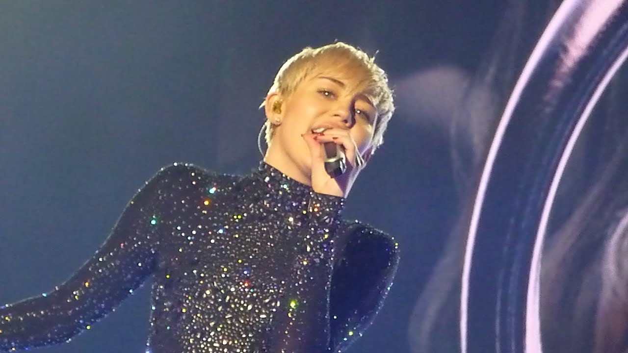 ADORE YOU w/ KISS CAM, DRIVE & CGI INTRO - MILEY CYRUS (Live, Bangerz ...