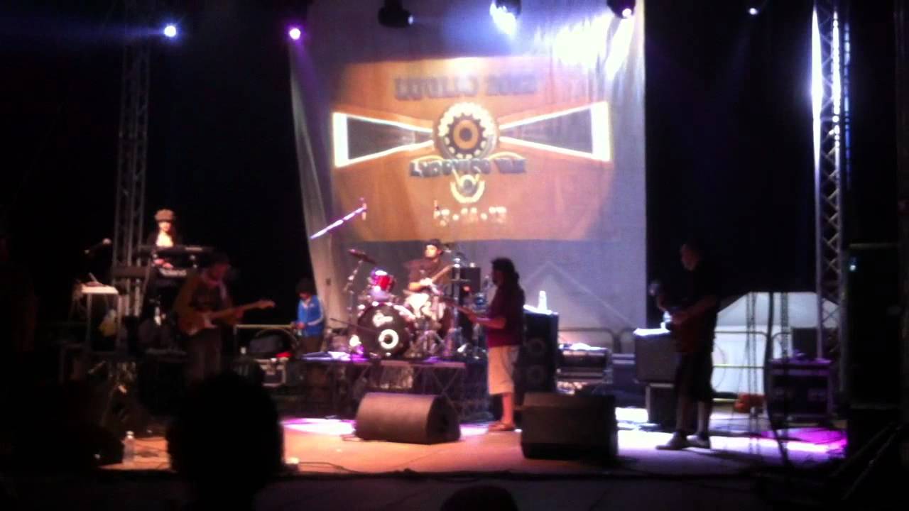 Roots defender band intro - Ludovico Van 13/07/12 - YouTube