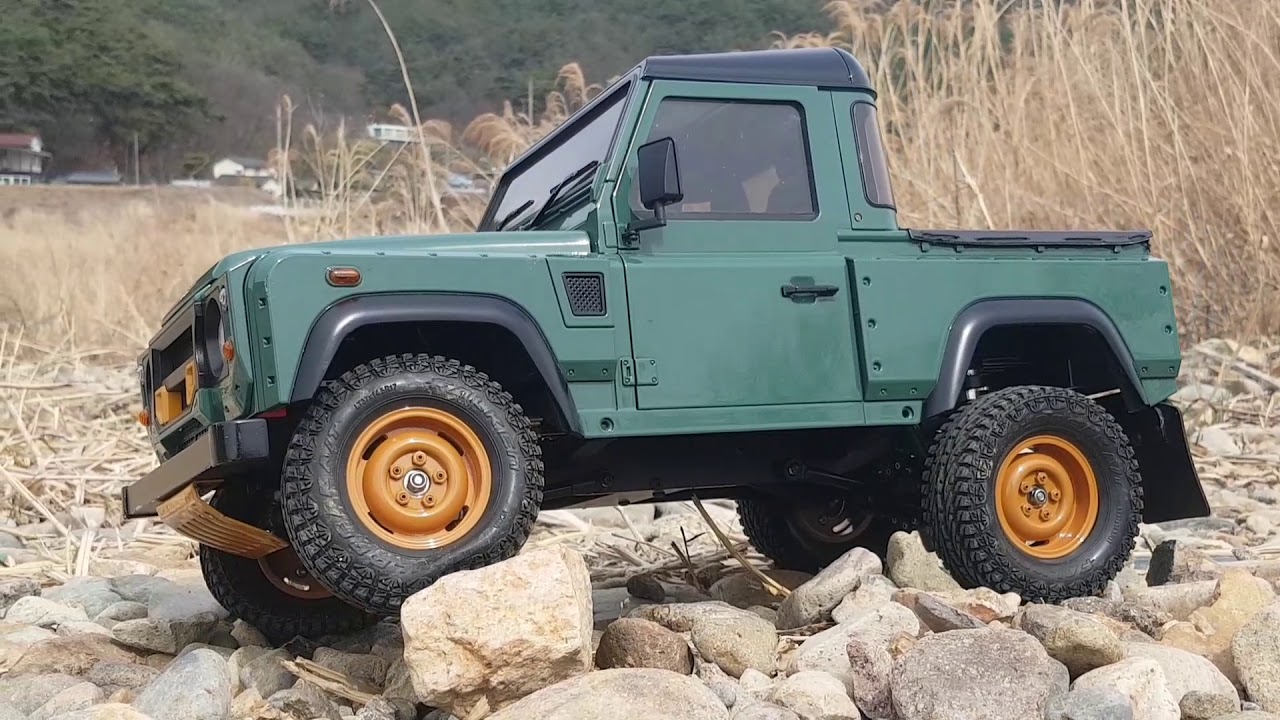 Custom D90 Pick up Off-road Run - YouTube