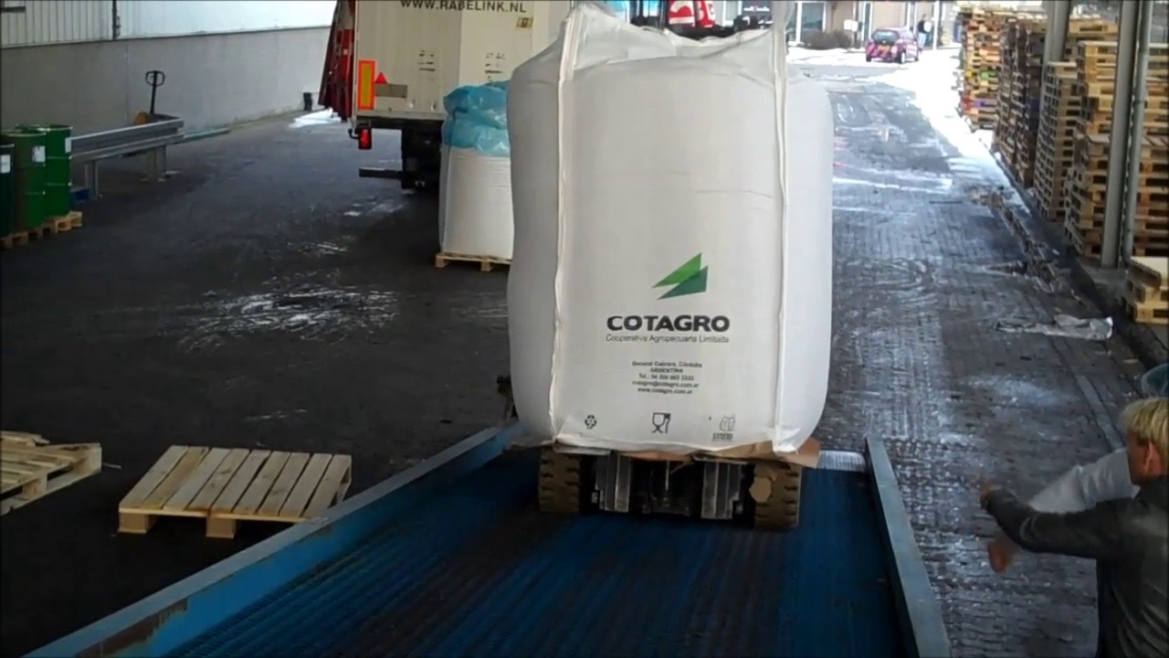 ROLLERFORKS® - Slip-Sheet Attachment unloading FIBC's from sea ...