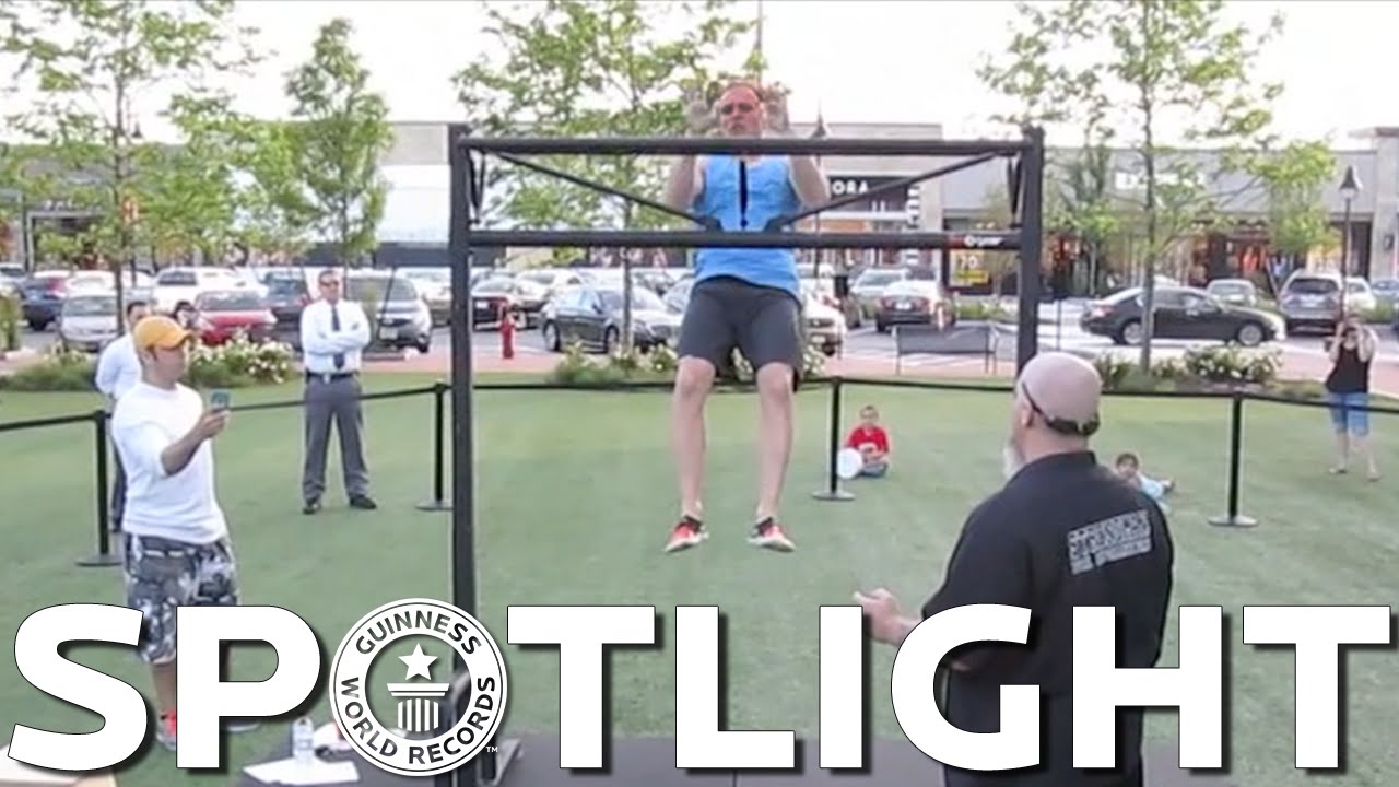 The most clap pull ups in one minute - Spotlight - YouTube