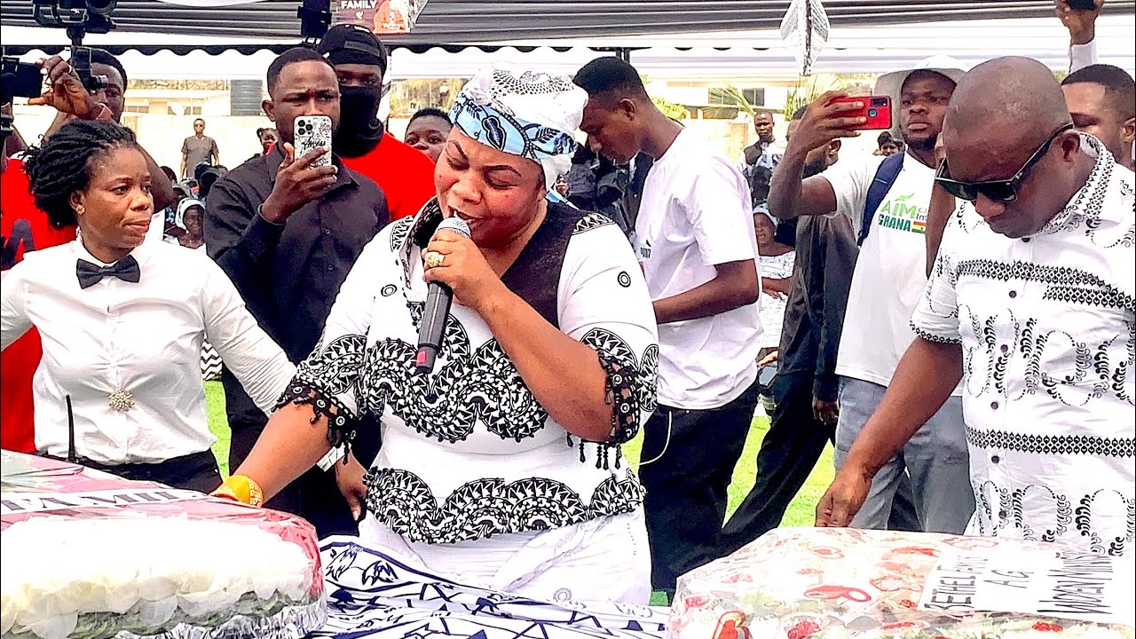 Watch Empress Gifty's Emotional Goodbye Performance to Her Mother - YouTube