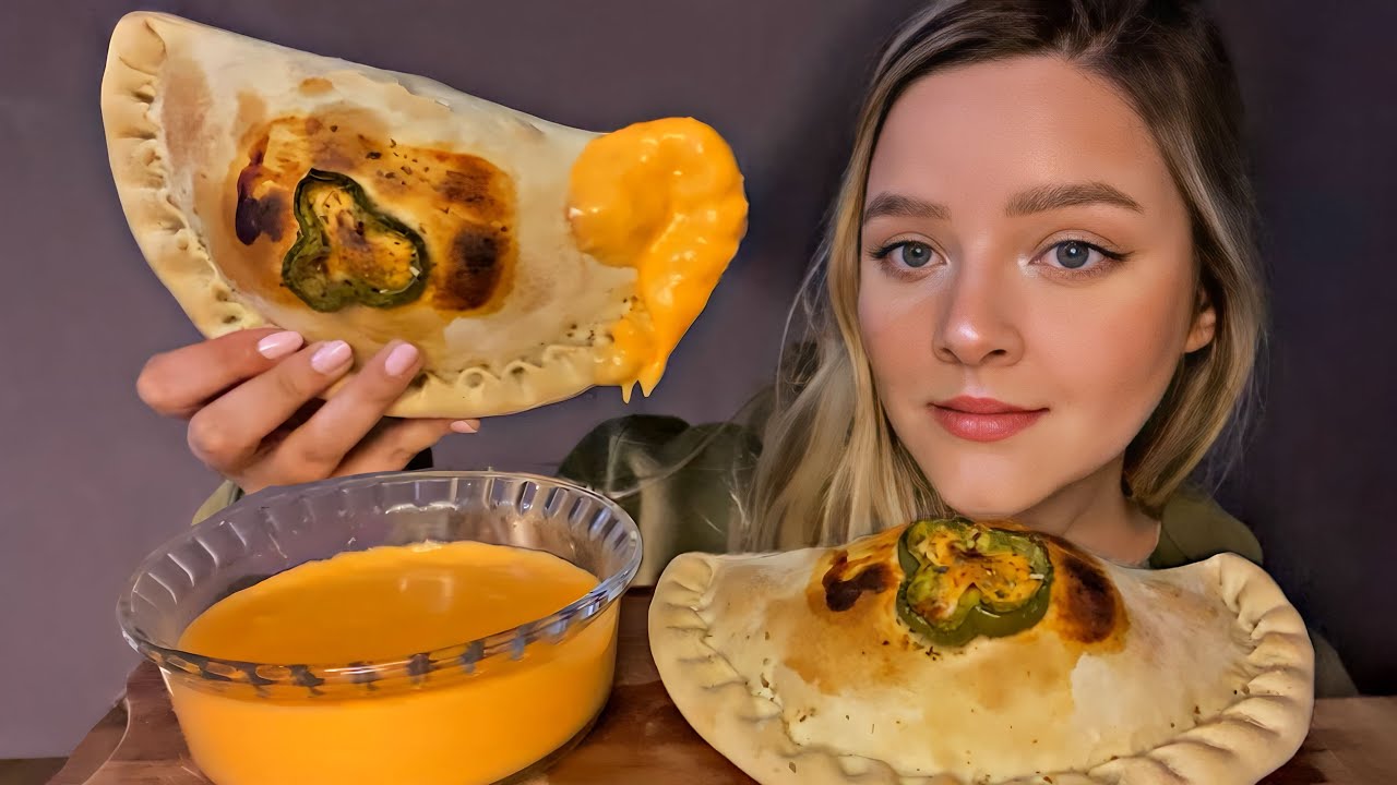 CALZONE GIGANTE COM MOLHO DE QUEIJO MUKBANG BRASIL | CAMILE ASMR - YouTube