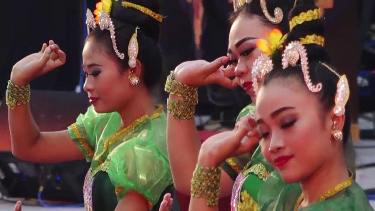 Wisuda Sarjana ke 71 dan Pasca Sarjana ke 17 Instiper Yogyakarta 28 ...