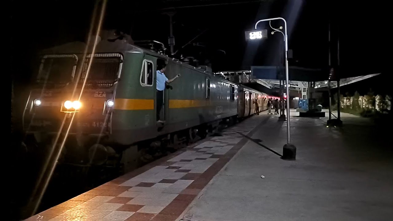17480 tirupati puri express departing from bhimavaram town railway ...