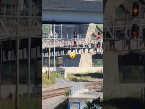 WAIT WHAT?!? TRAIN SIGNAL BRIDGE DISPLAYS RED OVER FLASHING RED SIGNAL!! #shorts
